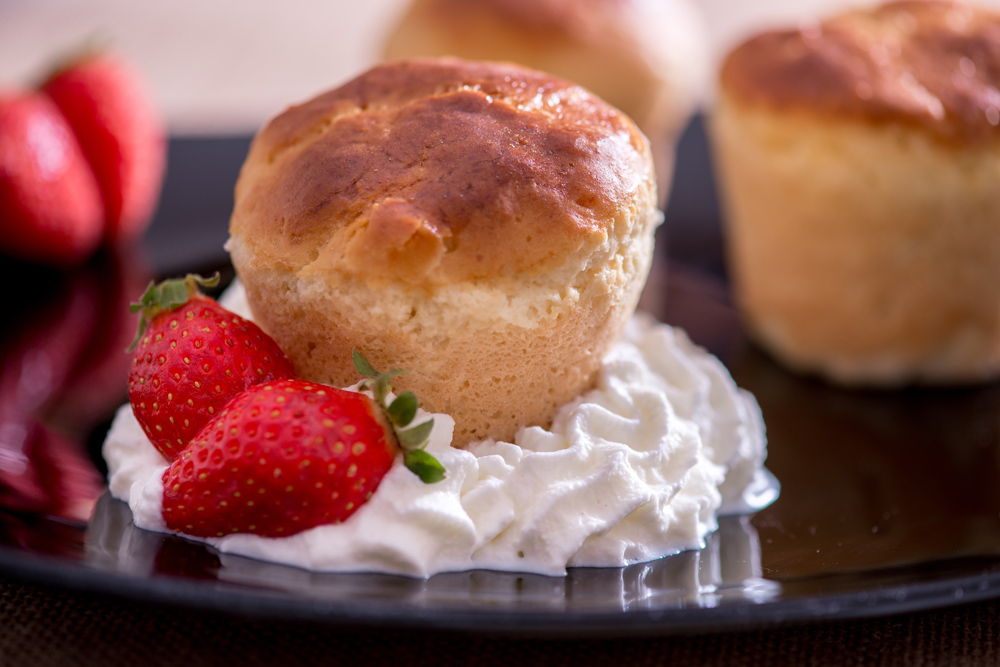 Babà con fragole e panna - ricetta senza glutine su NutriChef